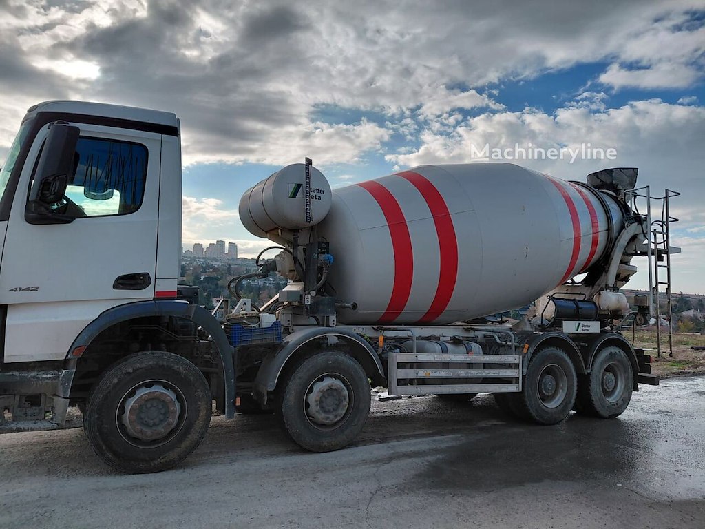 Stetter 2023 na šasiji Mercedes-Benz Arocs 4142 kamion s mešalicom za beton
