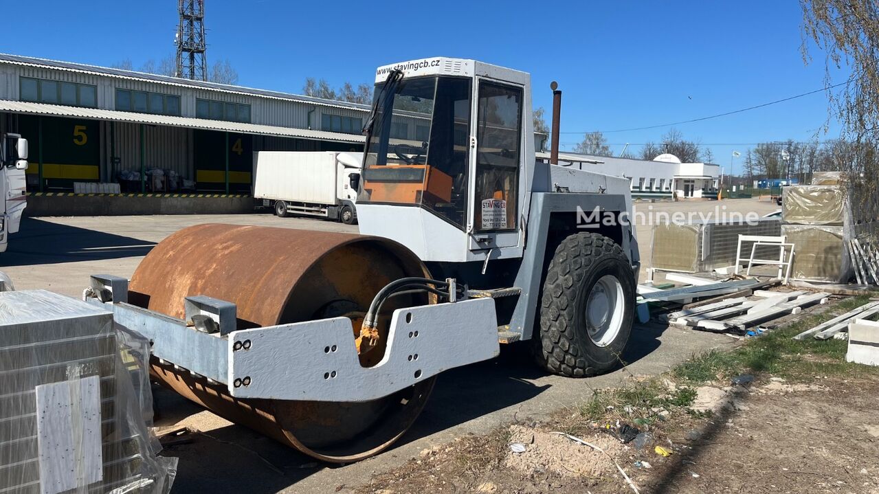 Prodaje se BOMAG BW 213 D-2 kompaktor s jednim valjkom na aukciji