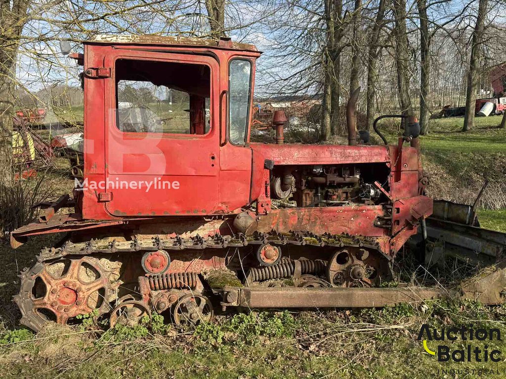 Prodaje se DT 75 buldožer na aukciji