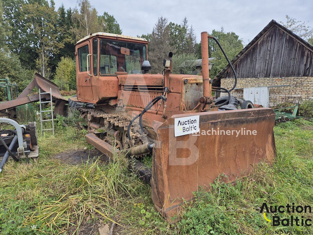 Prodaje se DT-75 buldožer na aukciji