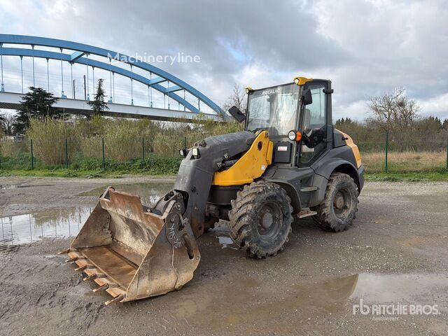 Prodaje se Mecalac AS700 prednji utovarivač na aukciji