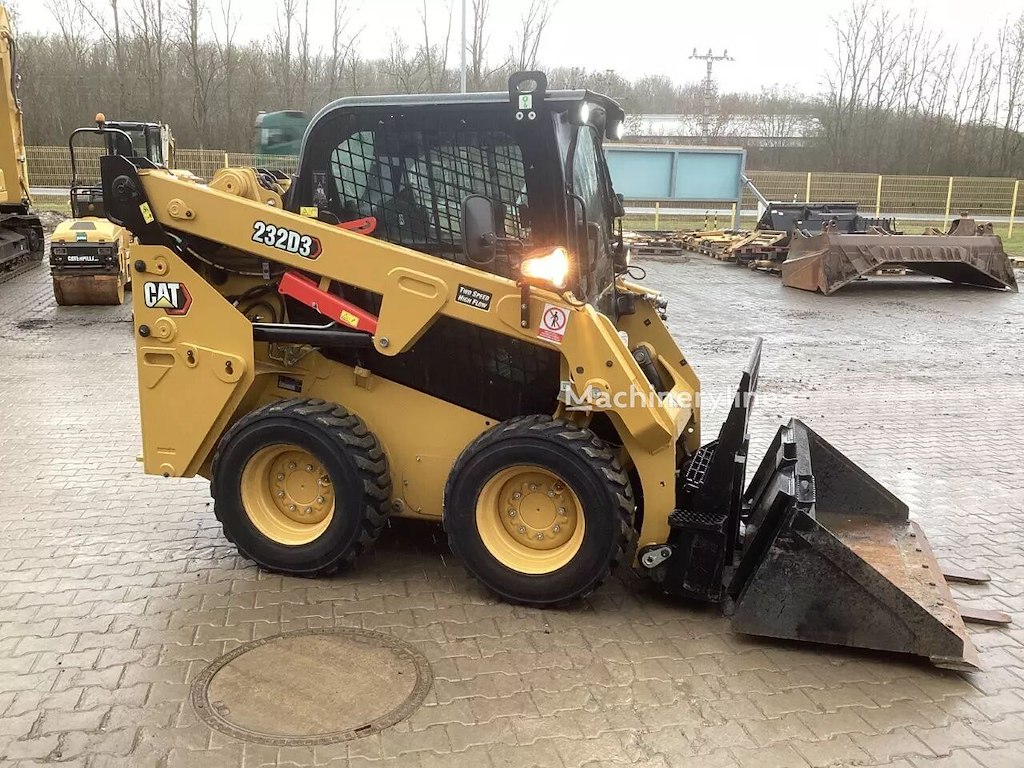 Caterpillar 232D3 mini utovarivač