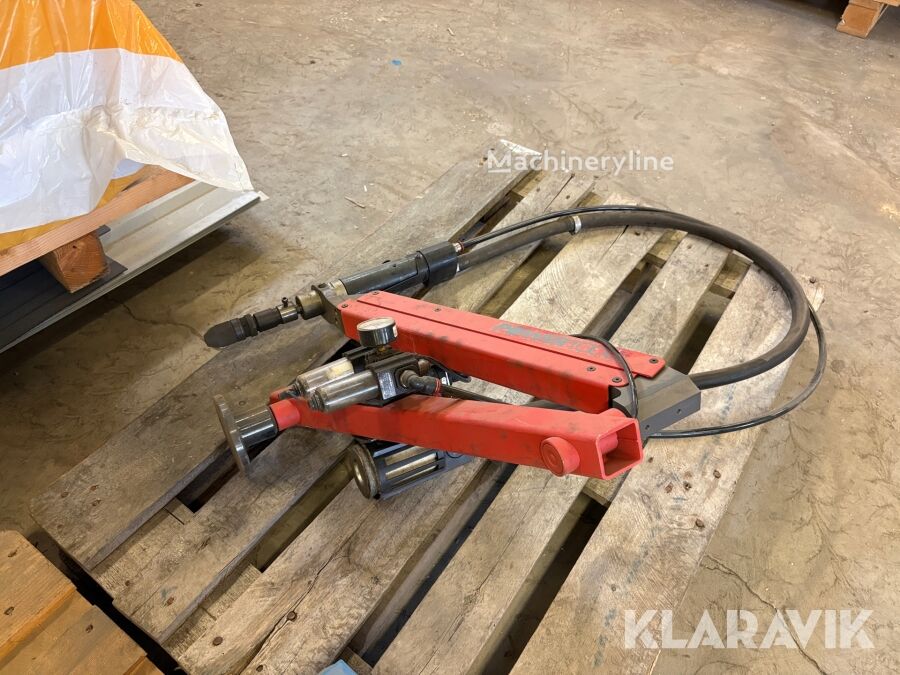 Prodaje se Powertools SL1200 stolna bušilica na aukciji
