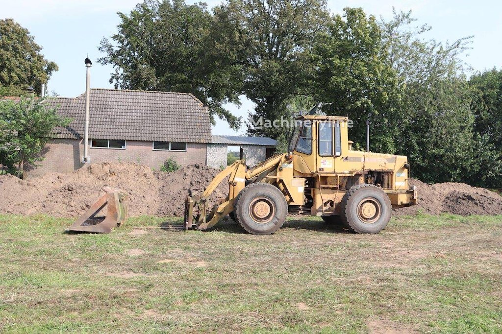 Prodaje se prednji utovarivač na aukciji