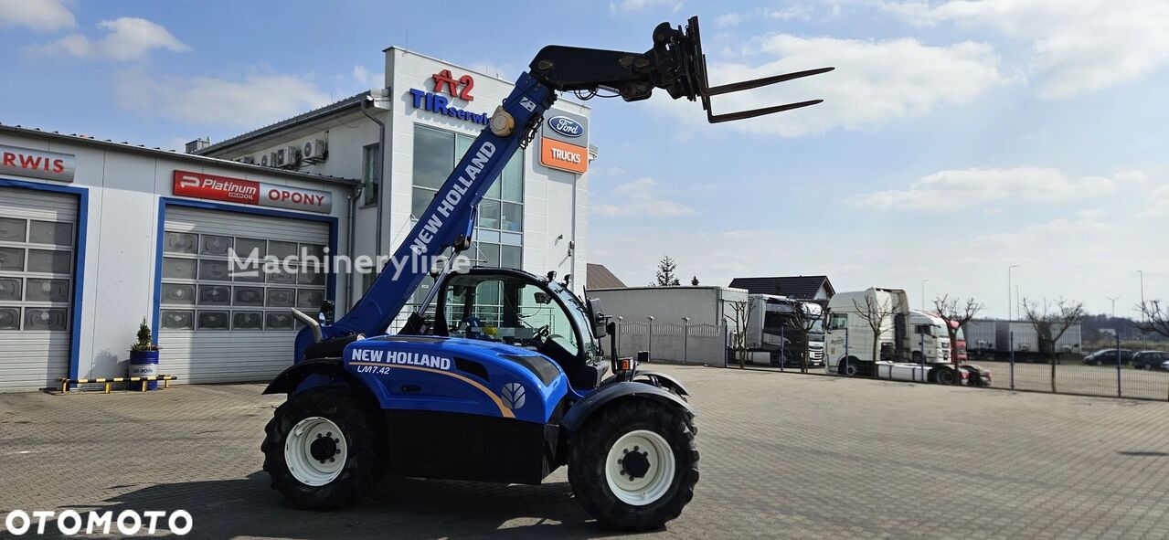 New Holland LM 742 teleskopski utovarivač