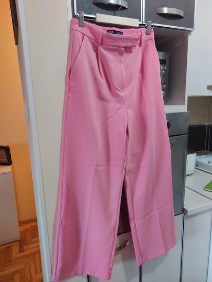   Zara pantalone nove