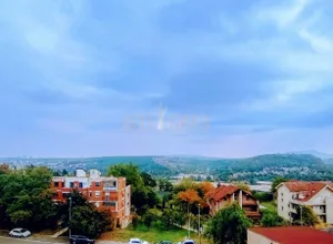 Izdavanje Stan - Beograd, Rakovica: Vidikovac