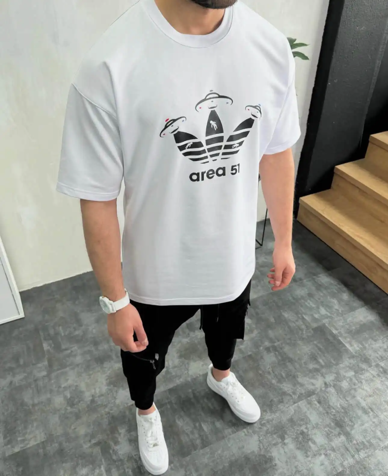 Muška bela majica sa printom – oversize model