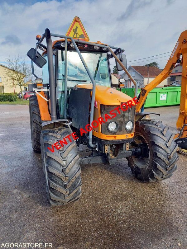 Prodaje se Massey 6445 traktor točkaš na aukciji