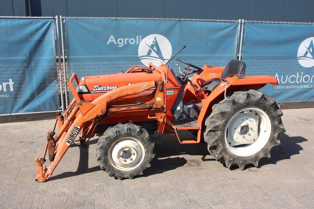 Prodaje se Kubota ZL1-255 traktor točkaš na aukciji