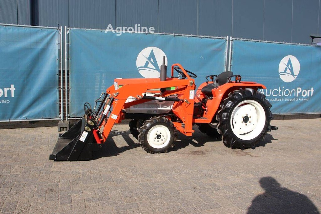 Prodaje se Kubota B1702 traktor točkaš na aukciji