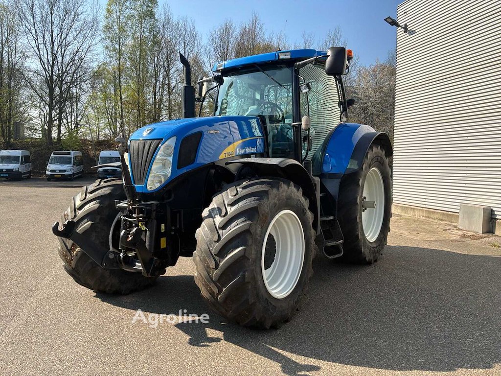 Prodaje se New Holland T7040 traktor točkaš na aukciji