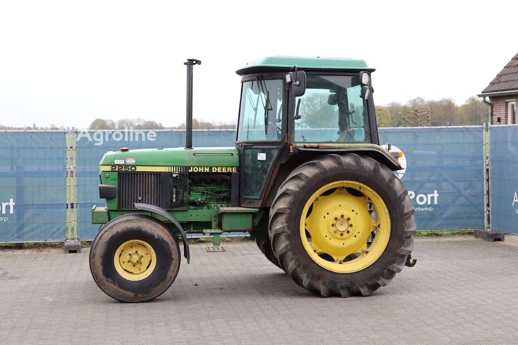 Prodaje se John Deere 2250 traktor točkaš na aukciji