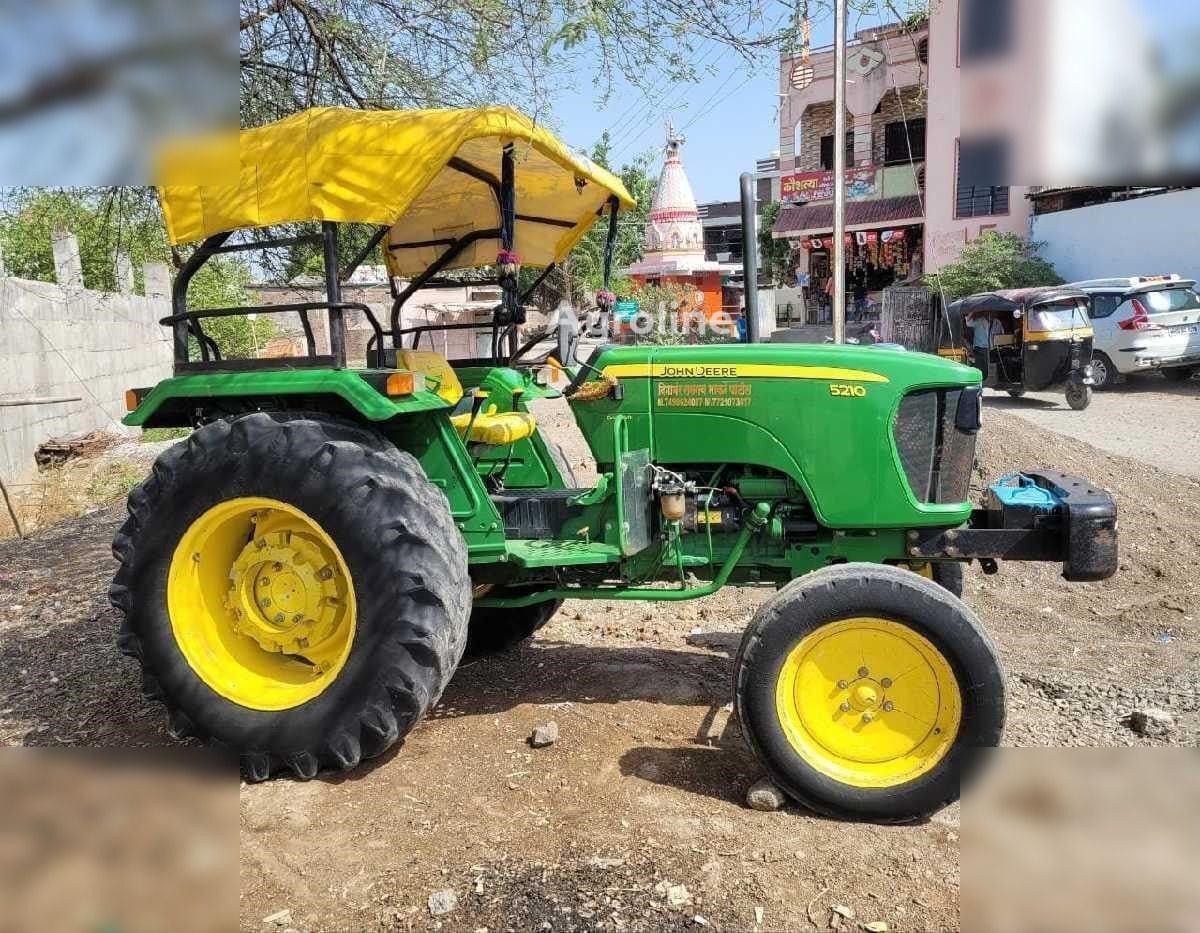 Novi John Deere 5210 traktor točkaš