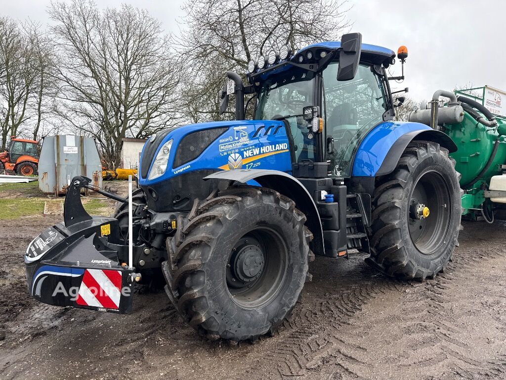Prodaje se New Holland T7.225 AC traktor točkaš na aukciji