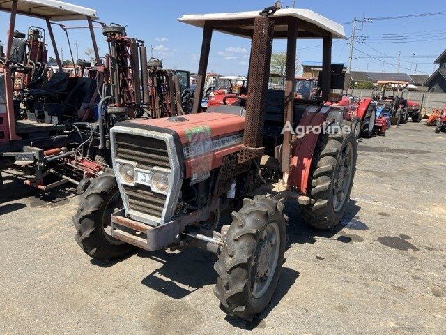 Massey Ferguson TRACTOR(Massey Ferguson) traktor točkaš