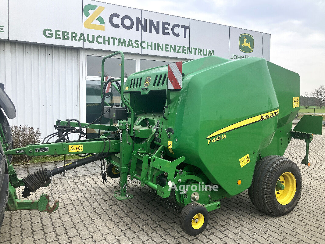 John Deere F441M balirka za okrugle bale