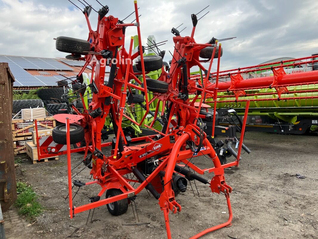 Kuhn GF8703 prevrtač sena
