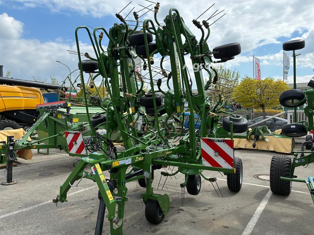 Krone KWT 11.22/10 prevrtač sena