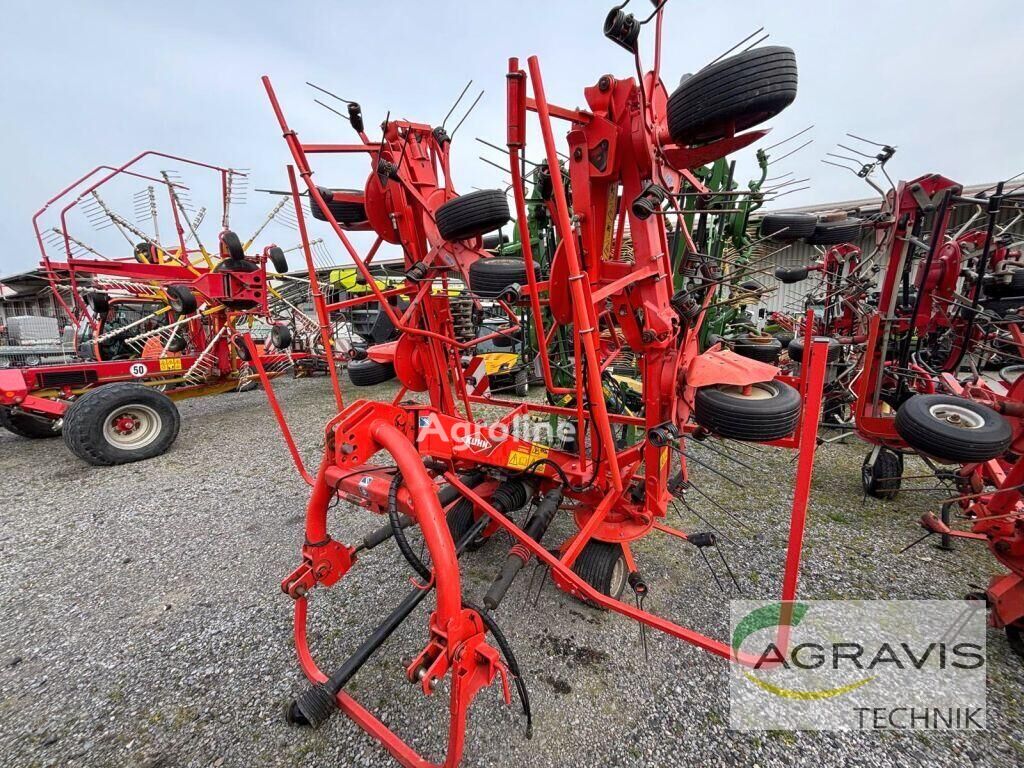 Kuhn GF 8702 prevrtač sena
