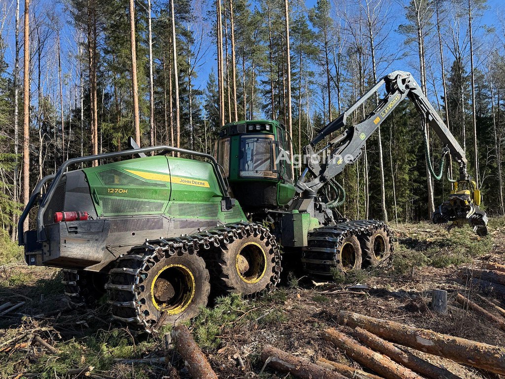 John Deere 1270H harvester