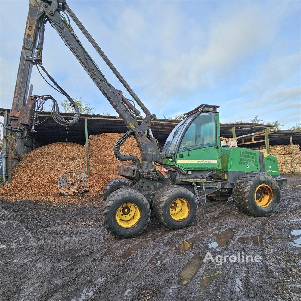 Prodaje se John Deere 1070 Eco III harvester na aukciji