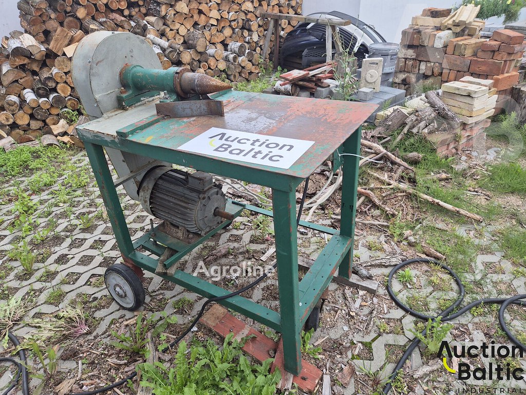 Prodaje se Log Splitter cepač drveta na aukciji