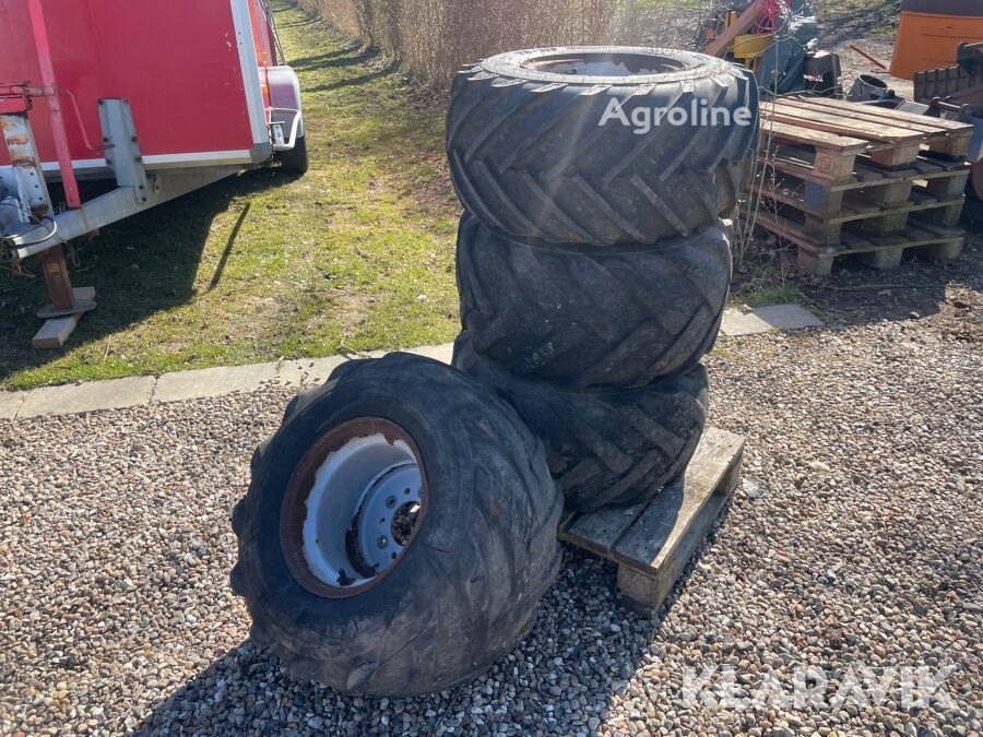 Prodaje se BKT 26x12.00-12 gumu za traktore na aukciji