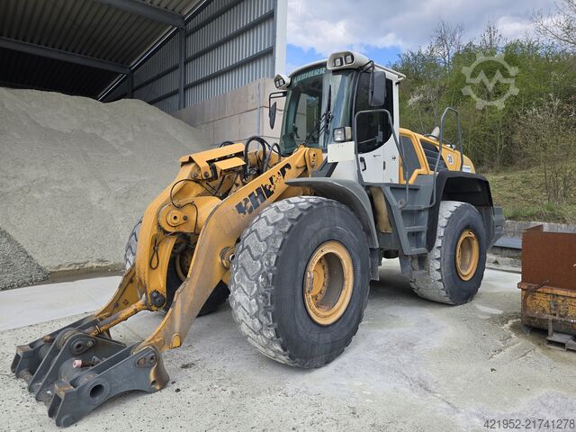 Točkaš utovarivač L556 - 13.187 radnih sati
Liebherr L556-454 2plus2