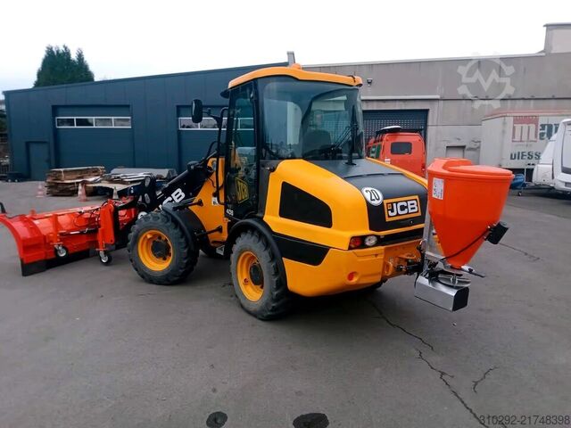 Utovarivač
JCB 406