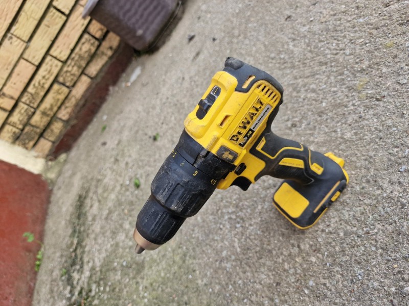 ​DeWALT 18V XR Brushless Aku Bušilica
