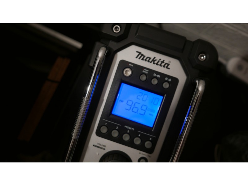 Makita akumulatorski radio DMR107_Perfektan