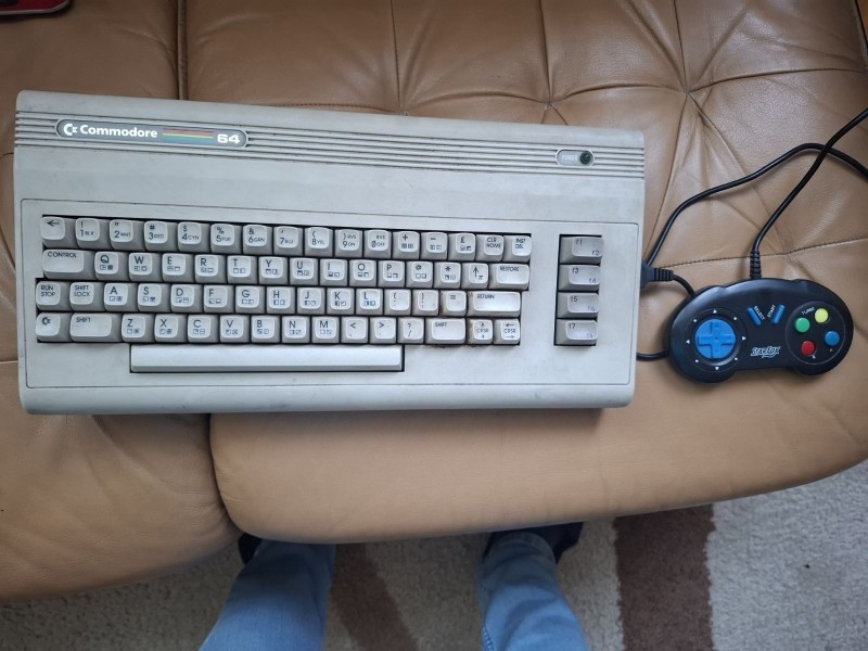 Commodore 64 bez adaptera