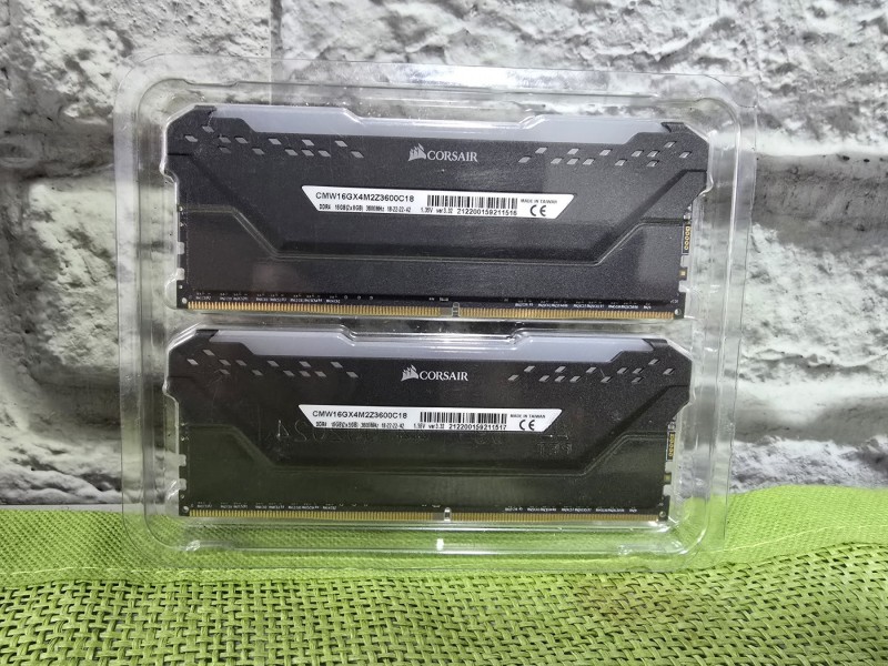 Corsair Vengeance 16GB DDR4 RGB Pro-KIT 2X8GB
