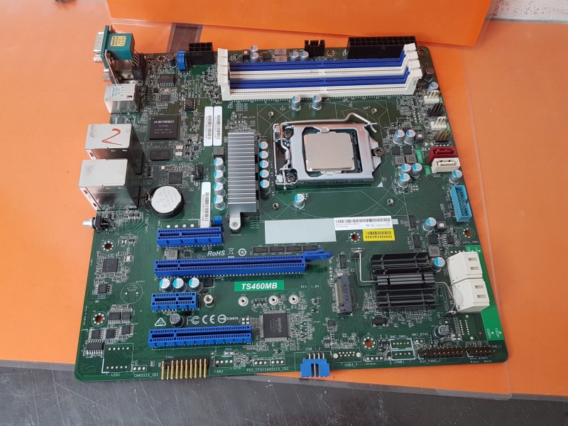 2. maticna thinkserver ts460 + intel xeon e3-1220 v6