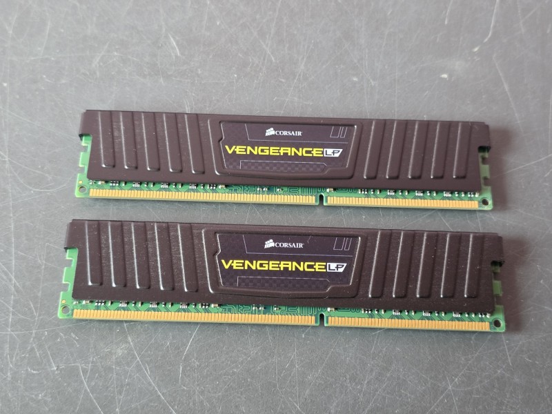 DDR3 Corsair Vengeance 16GB (2 x 8GB)