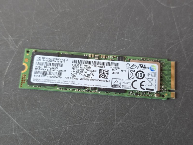 Samsung 256GB - 4 dana
