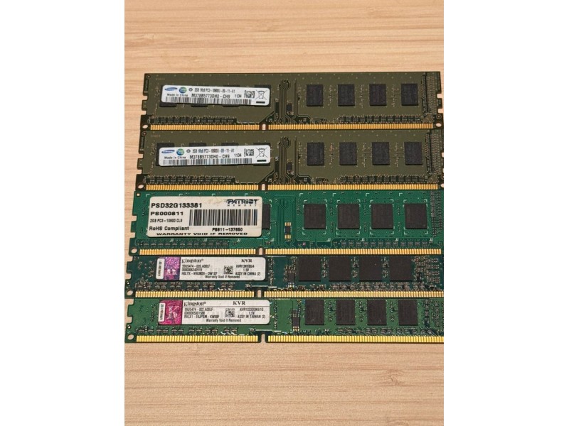 Memorije DDR3 set 4 x 2GB , 1 x 1GB
