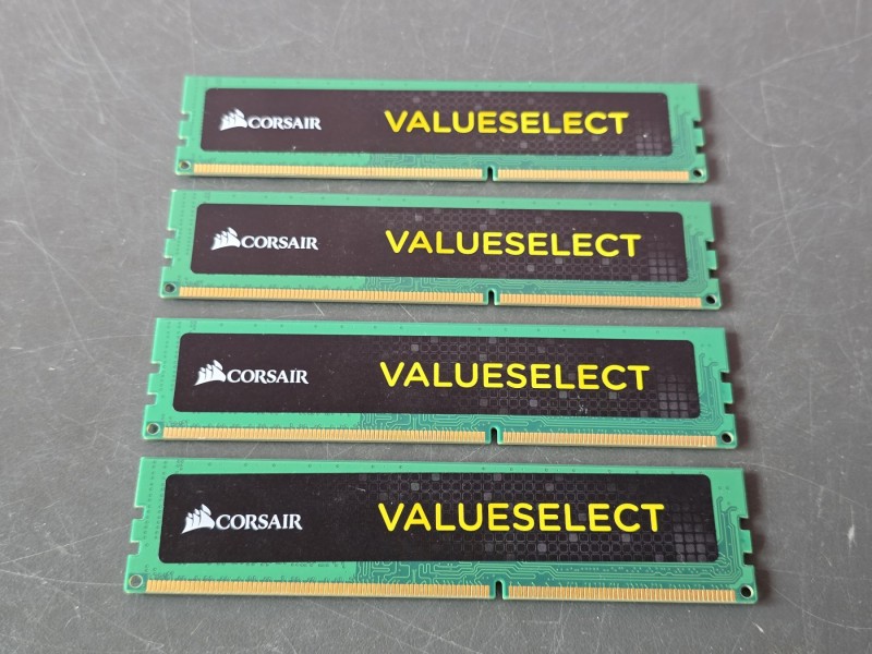 DDR3 Corsair 16GB (4 x 4GB)