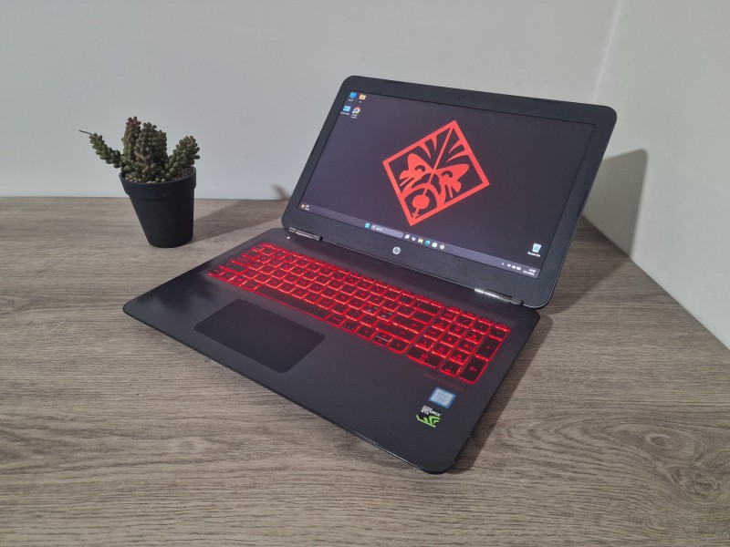HP Omen - i7-7700HQ - 16GB - 256GB m.2 - GTX 1050 ti