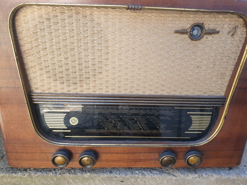 Radio tesla 57 B