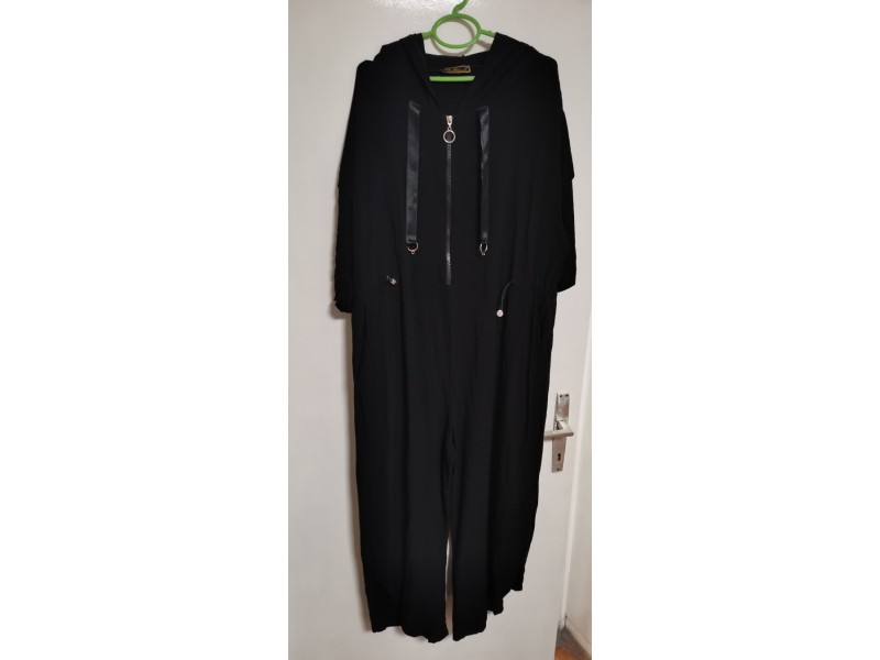 Crni baggy kombinezon sa kapuljacom vel 46-48 NOVO