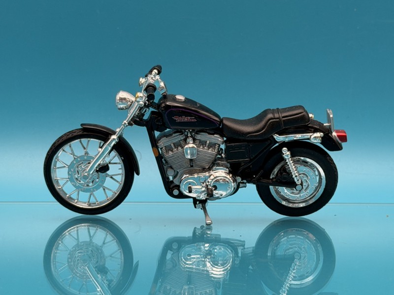 1:18 MAISTO Harley-Davidson [MX-49]