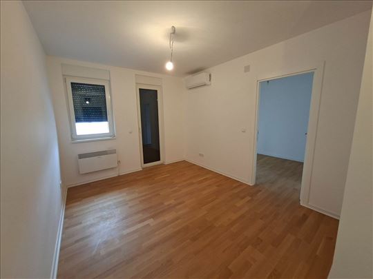 Stan u zatvorenom kompleksu na Raju 31,20m2