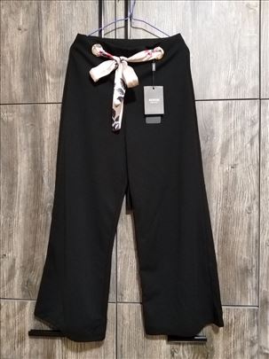 Pantalone 3/4 -NOVO