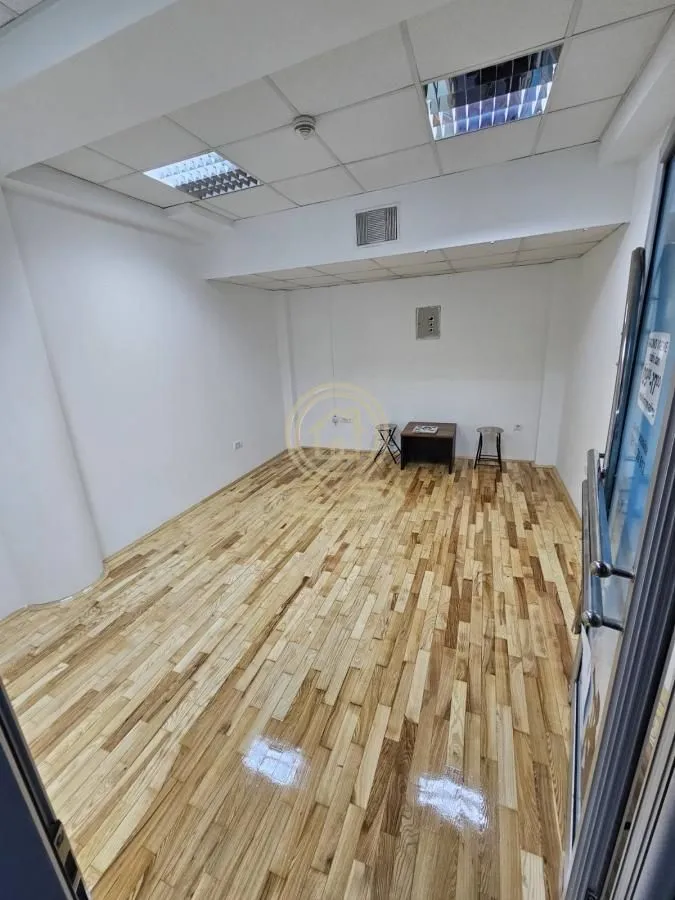 Izdavanje, poslovni prostor, 20m², Centar, Novi Sad