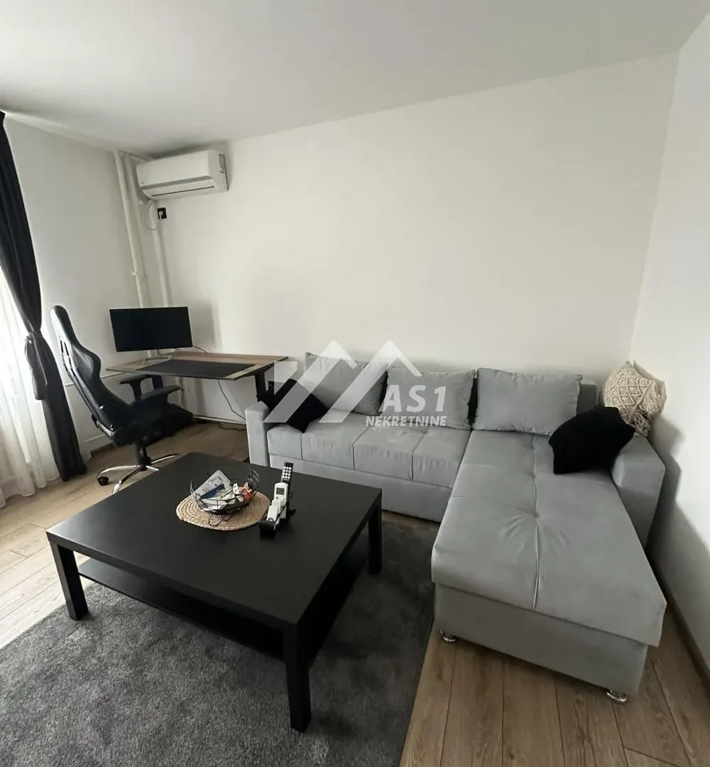Izdavanje, jednosoban stan, 33m², Bulevar Oslobodjenja, Novi Sad Sve Podlokacije