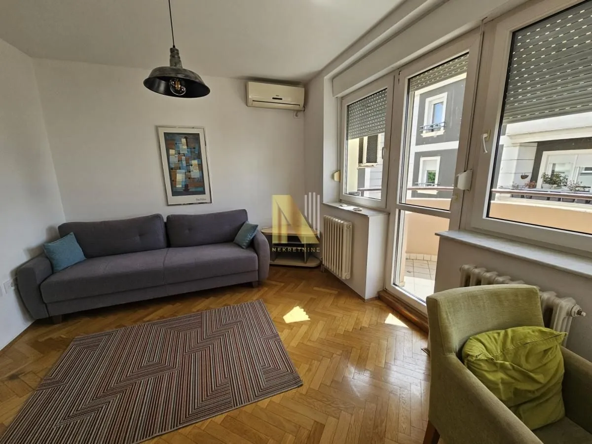 Izdavanje, garsonjera, 33m², Centar, Novi Sad