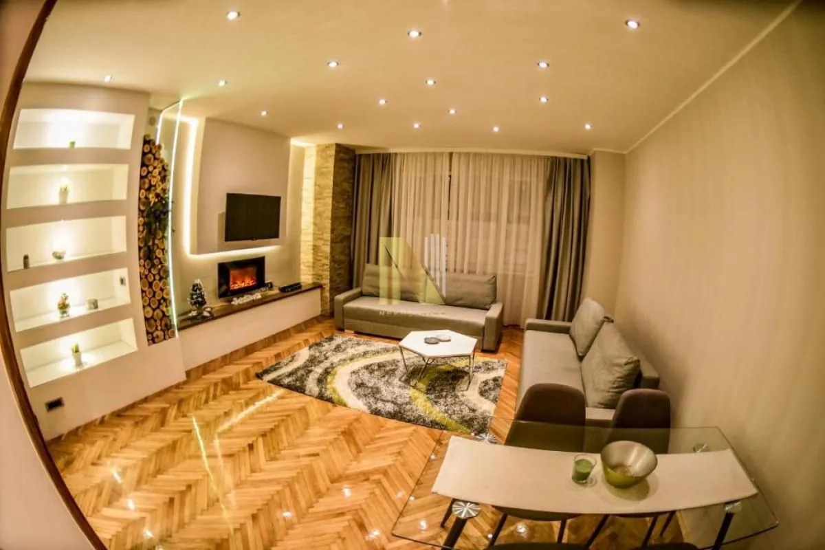 Izdavanje, dvosoban stan, 60m², Centar, Novi Sad