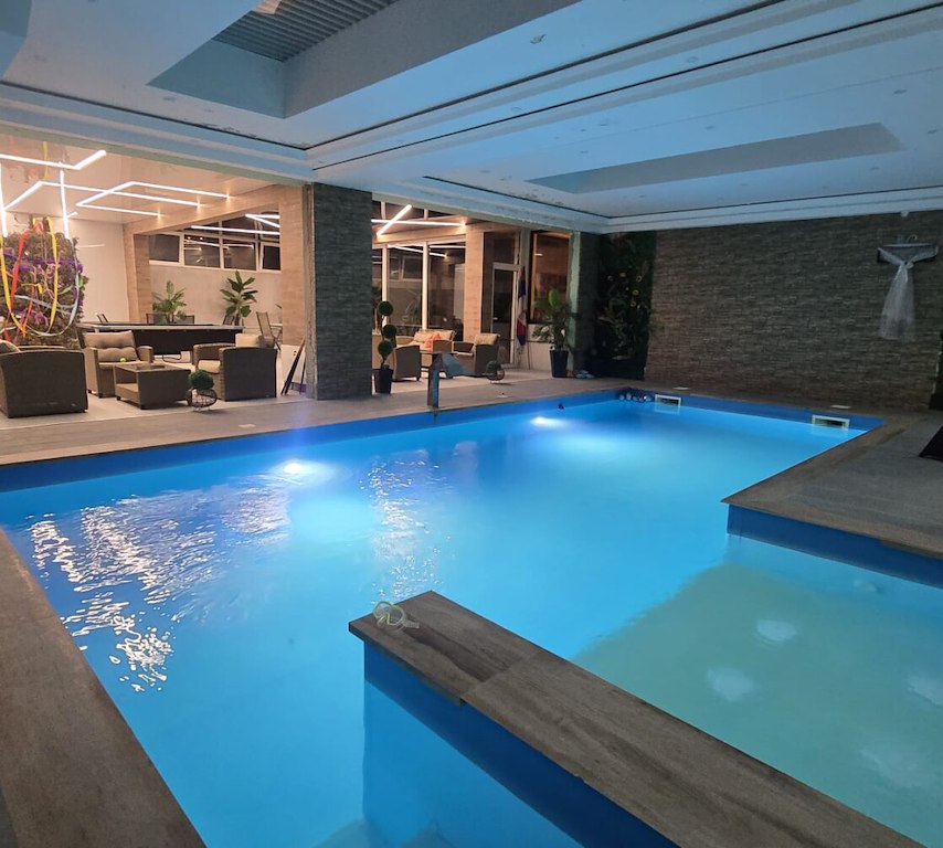 Indoorpool Residence